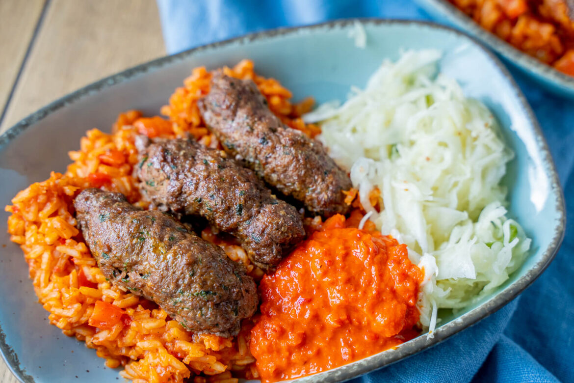 So einfach machst du Cevapcici mit Djuvec Reis zuhause selber