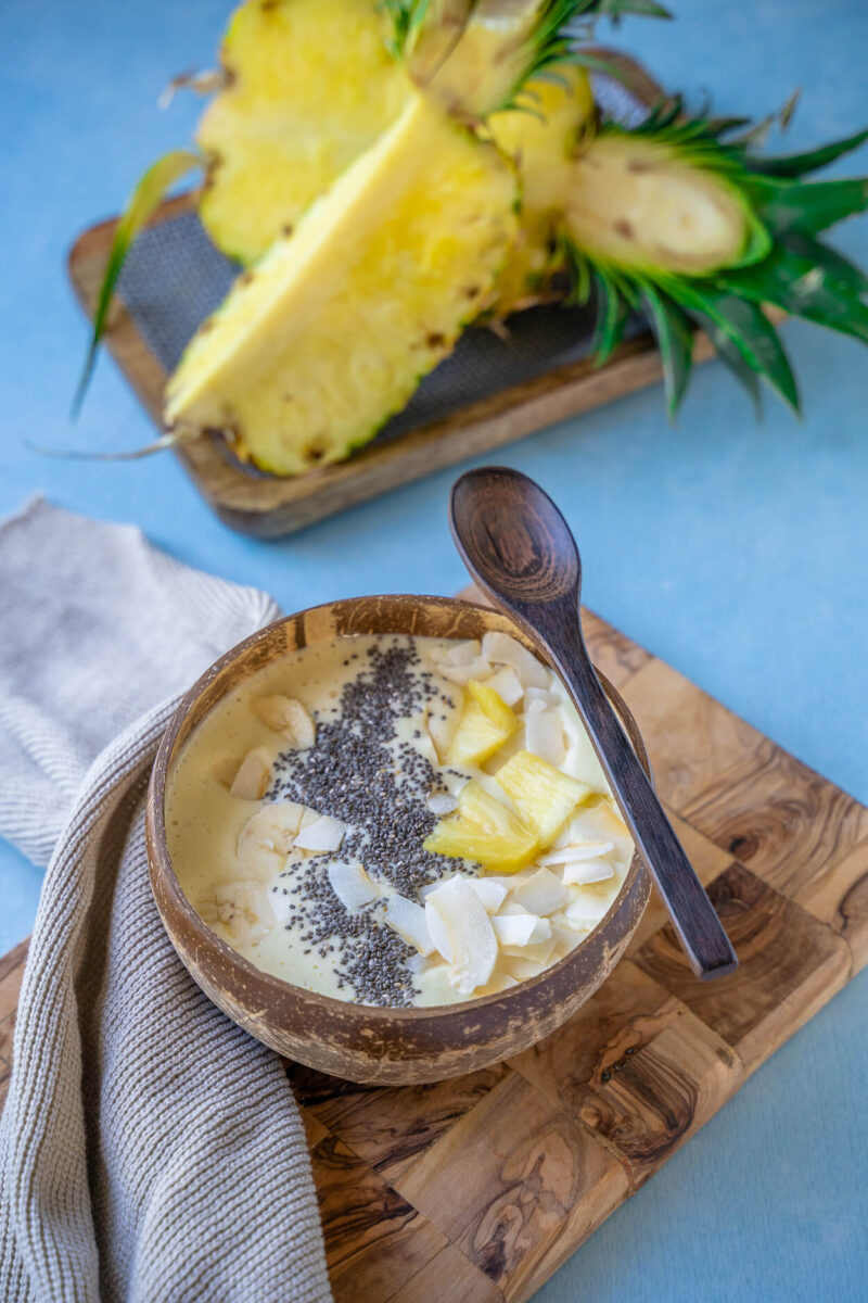 Ananas Smoothie mit Kokos und Banane – einfach und lecker