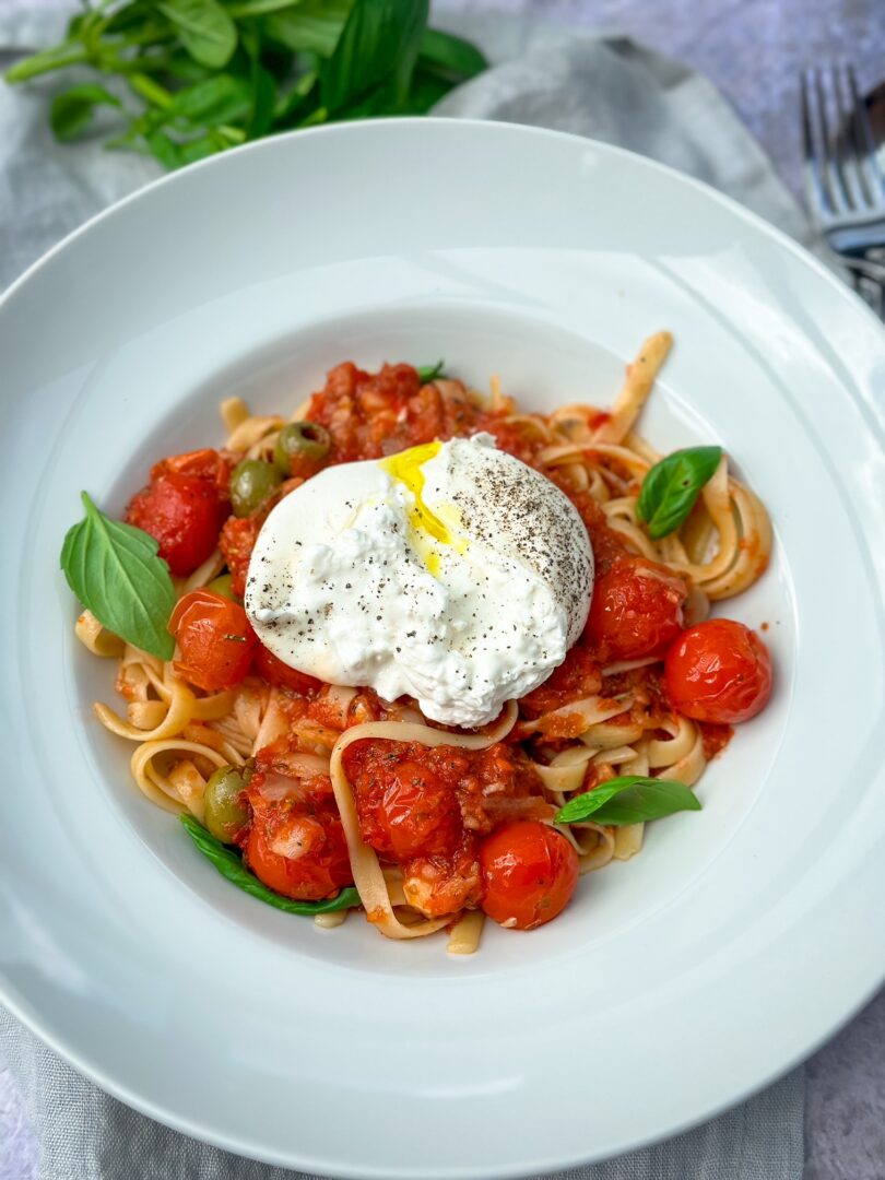 Burrata Pasta mit Tomaten - einfaches Rezept für Spaghetti Burrata