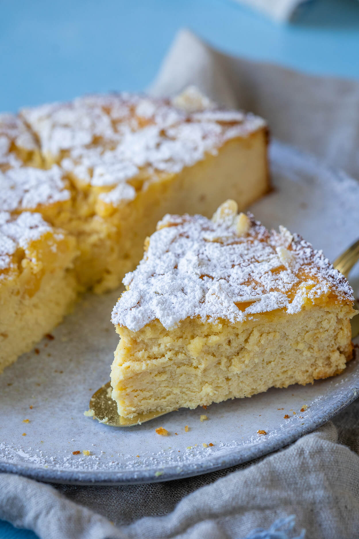 Super leckerer und saftiger Marzipan Kuchen - einfaches Rezept