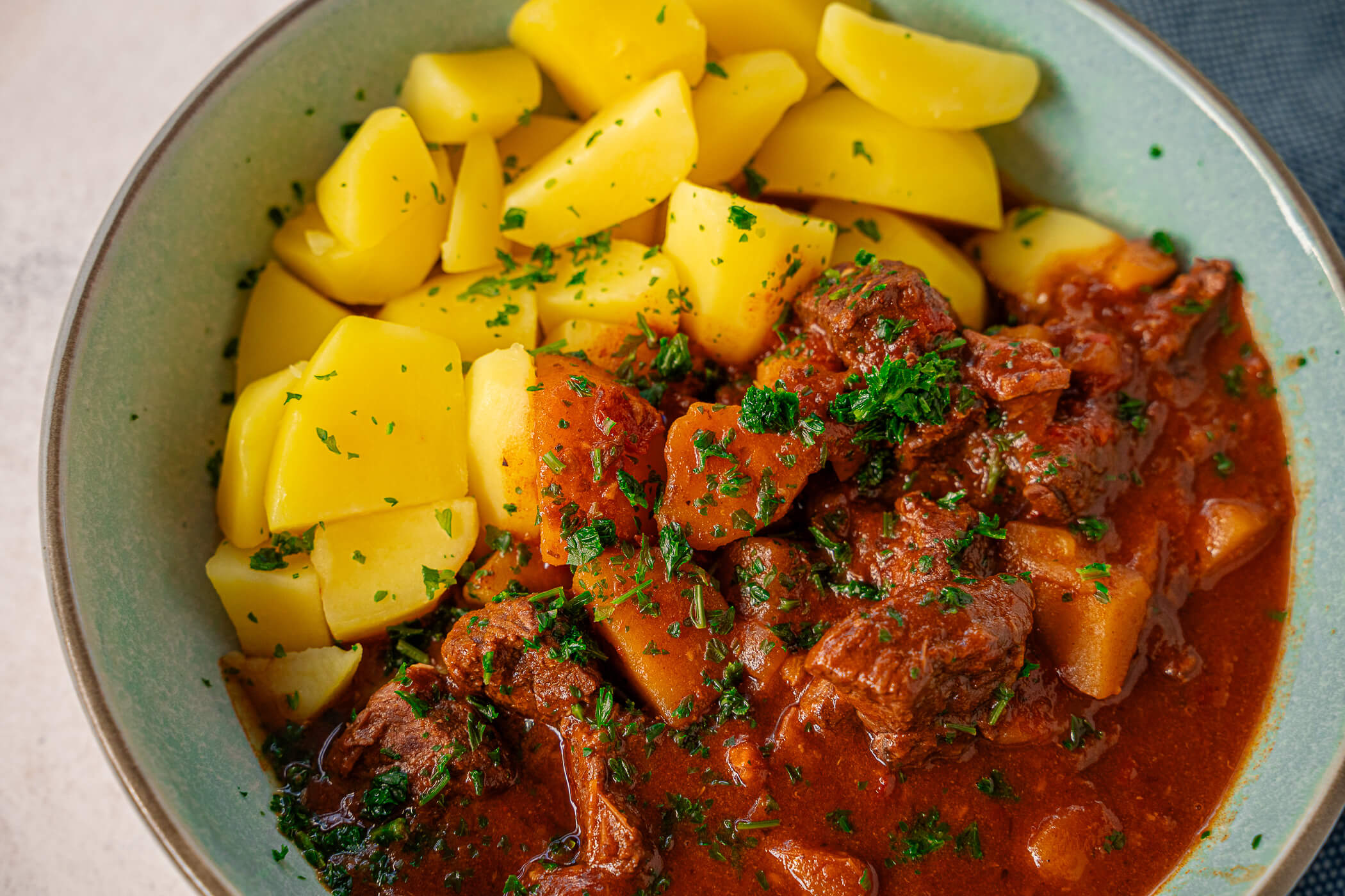 Leckeres Gulasch kochen - Ungarisches Gulasch Rezept mit Paprika